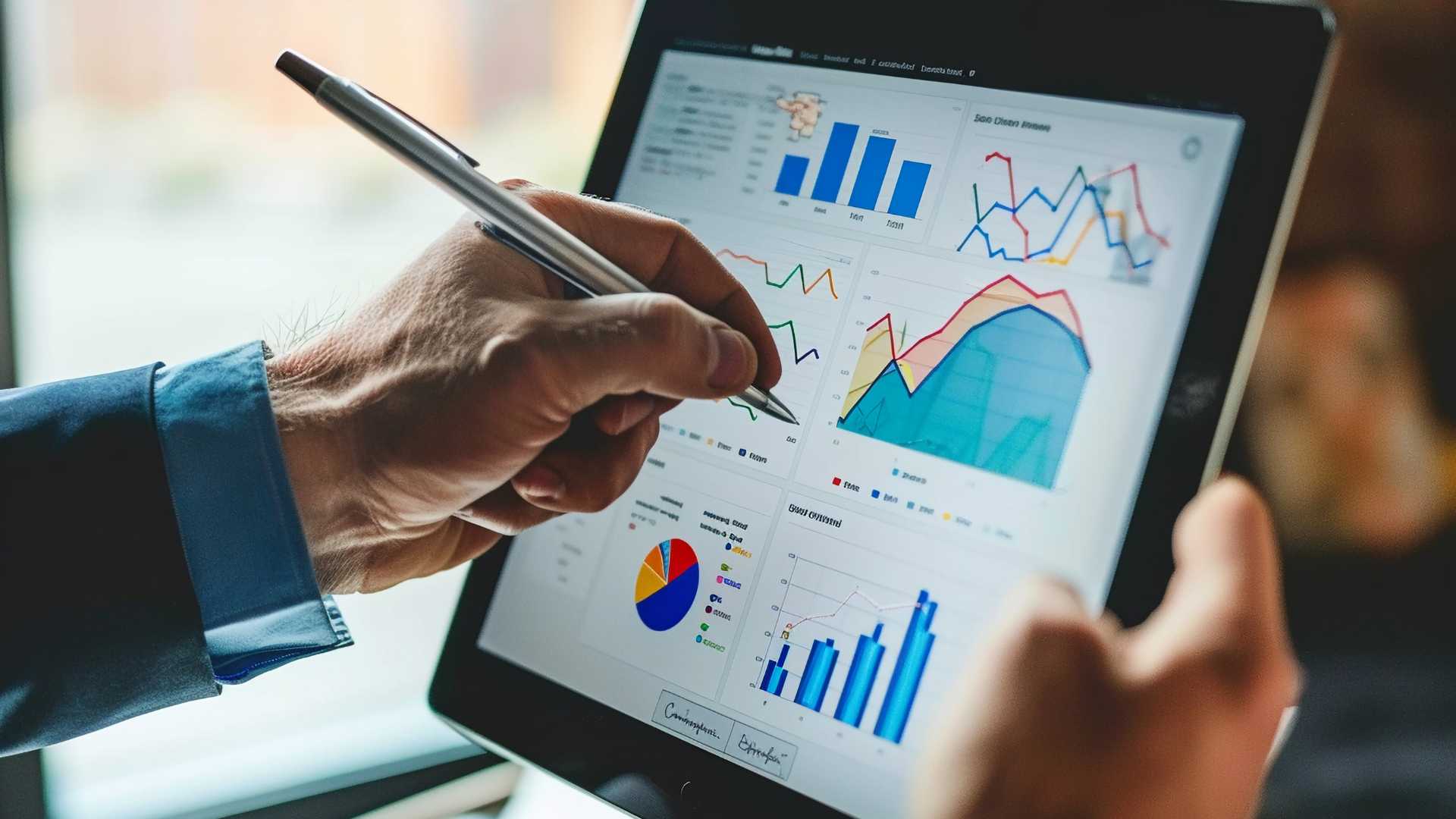 Best CRM Tools for Online Business in 2025 : Comprehensive Guide - Vineesh Rohini